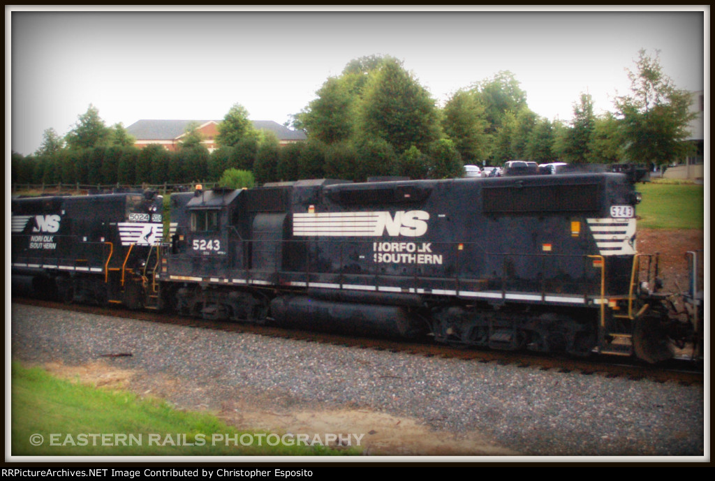 NS GP38-2 5243